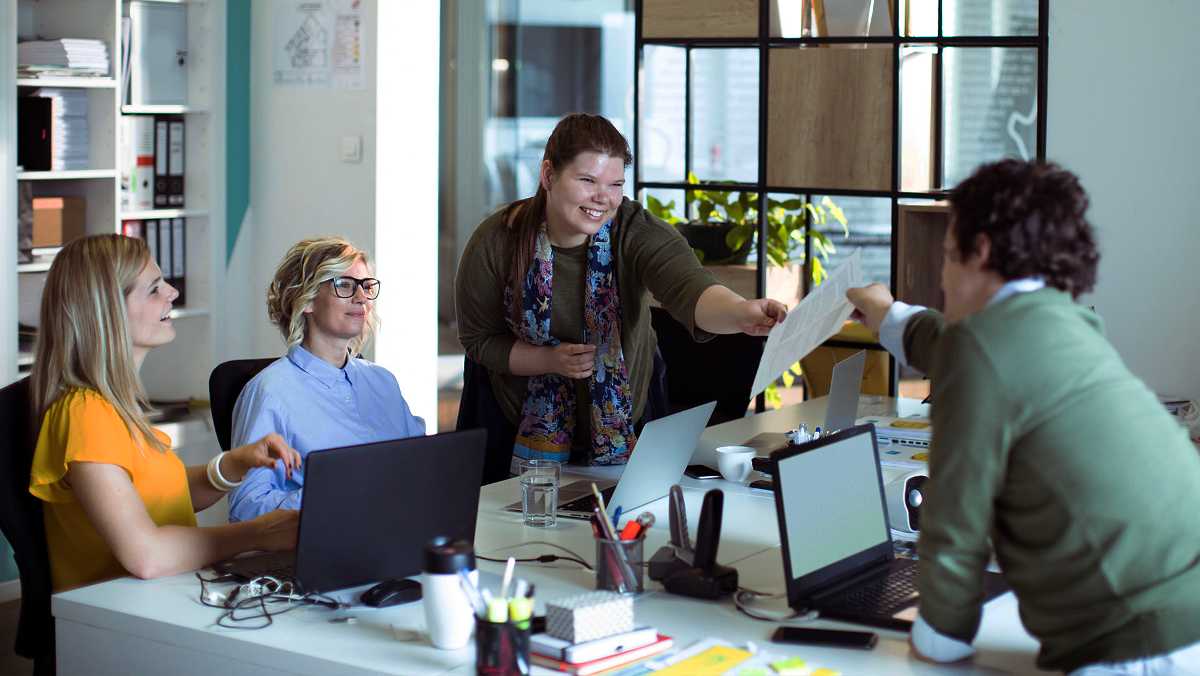 Employees with a temporary contract: pros and cons | KVK